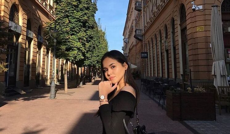Selebgram Laura Anna Alami Dislokasi Tulang Leher